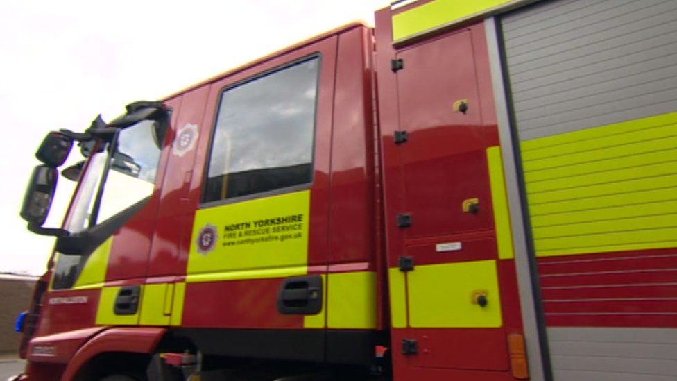North Yorkshire firefighters sent home over new vehicles row - BBC News