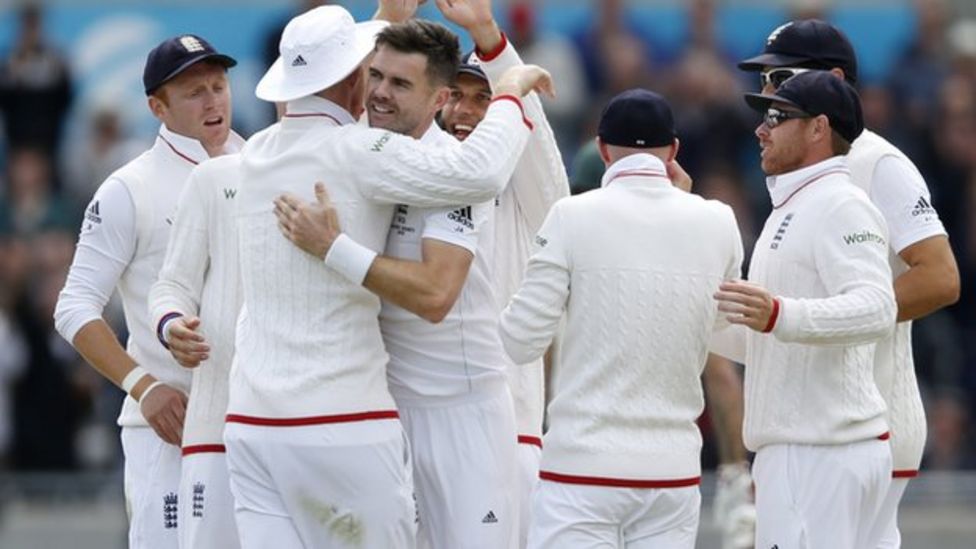 Ashes 2015: James Anderson burst helps England take charge - BBC Sport