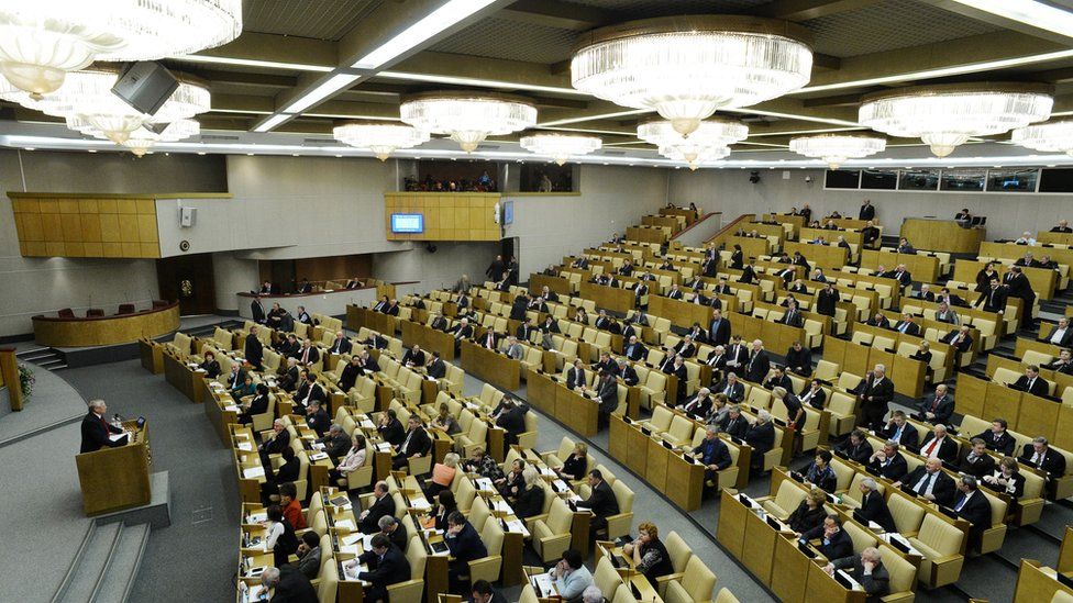 Russian MPs cry foul in row over electronic voting - BBC News