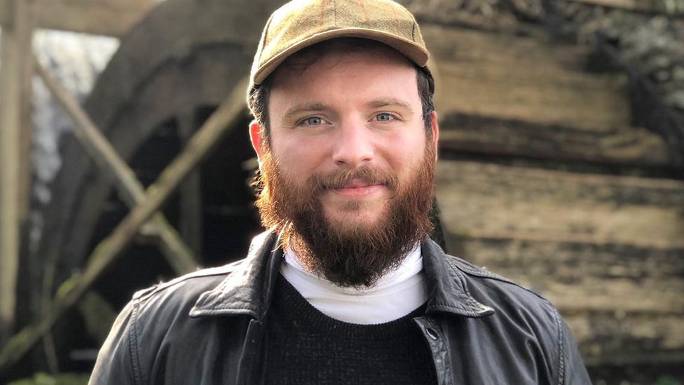 Richard Holt: Cariad am deisennau ac Ynys Môn - BBC Cymru Fyw