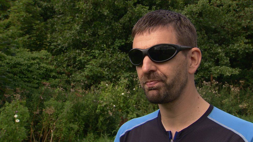 Paralympics inspires NI teenager to guide blind runner - BBC News