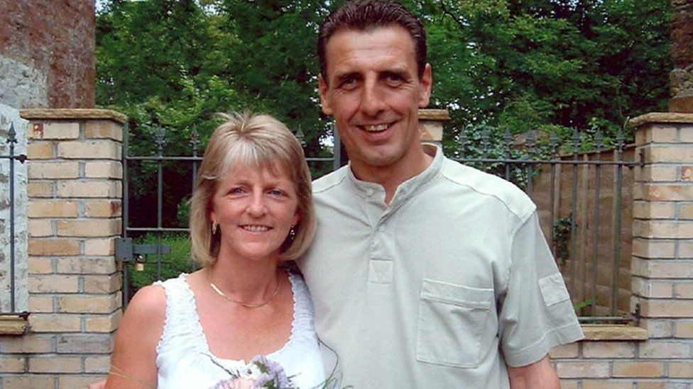 Tunisia attack: Survivor says husband was a hero - BBC News