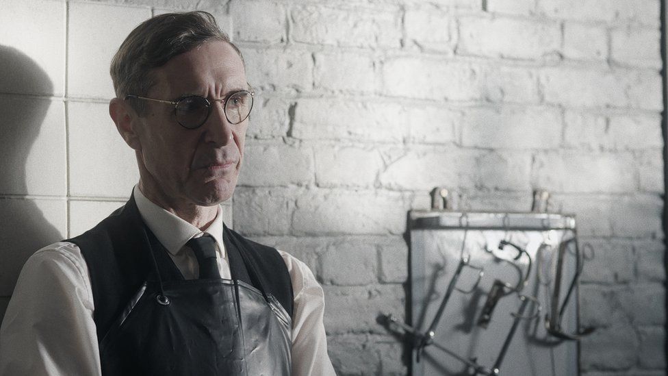 The Undertaker film holds world premiere in Bristol - BBC News