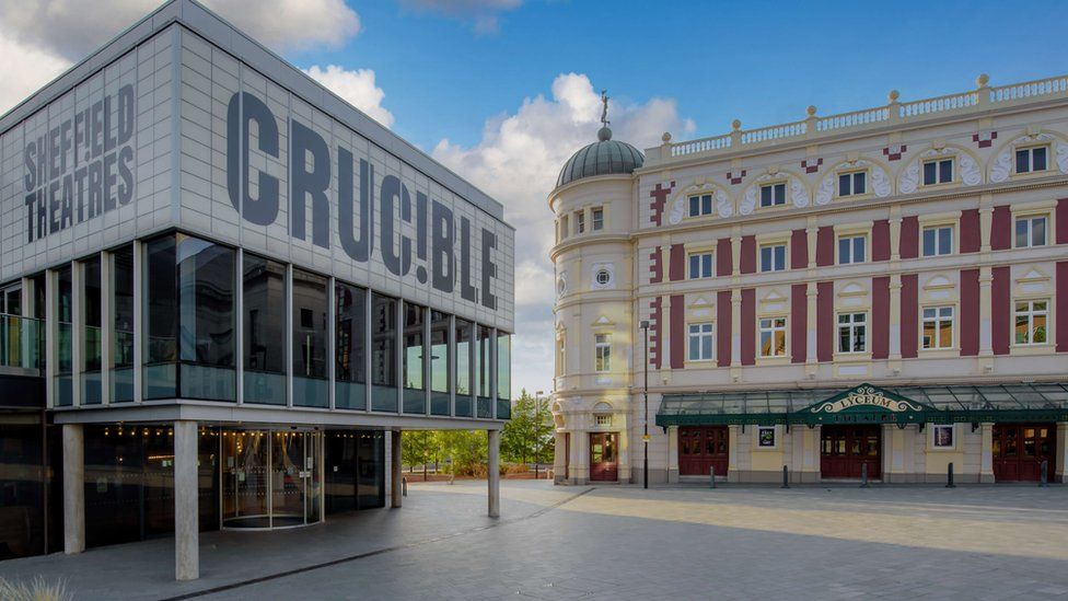 'Freddie' Mercury statue on Sheffield theatre removed for damage ...