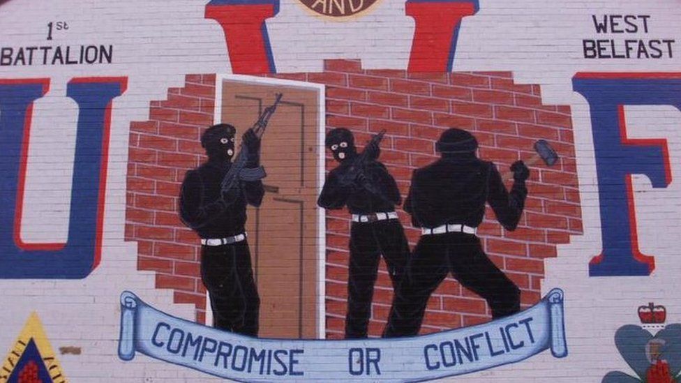Loyalist paramilitary groups 'to support rule of law' - BBC News