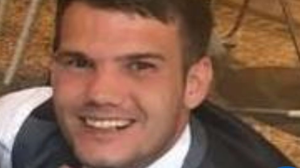 Glen Elvin 'ferociously' stabbed his cousin in Brierley Hill - BBC News