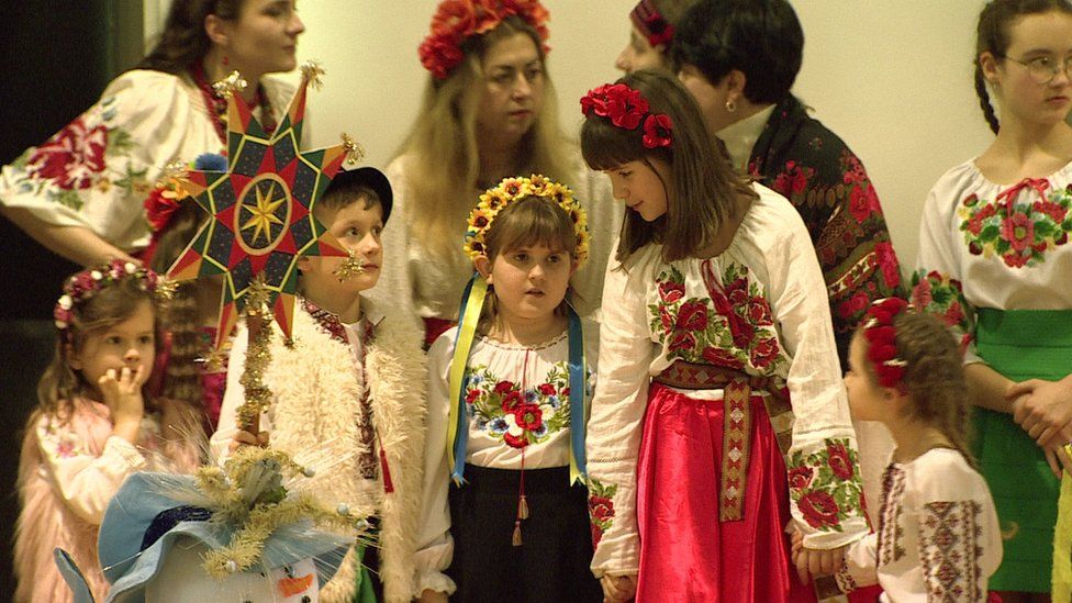 Ukrainian Christmas: Hundreds attend celebrations in Belfast - BBC News