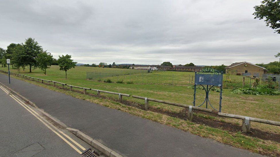Darnall: Teenager injured as firework hits him in the face - BBC News