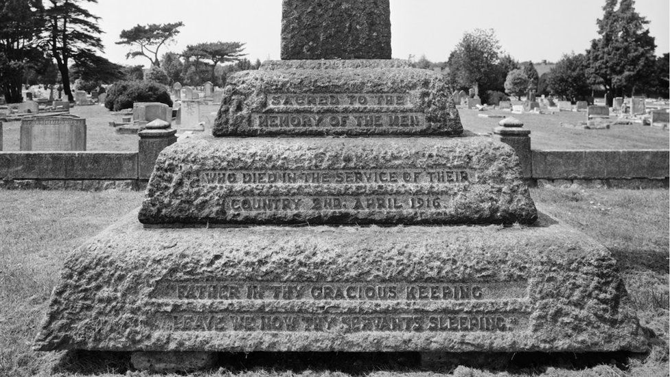 Memorial to victims of WW1 gunpowder blast 'upgraded' - BBC News