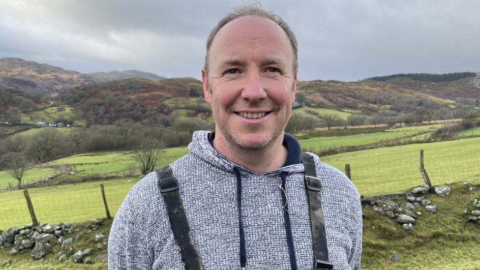 Ffermwr yn canfod 'eryr prin' yn ardal Llanuwchllyn - BBC Cymru Fyw