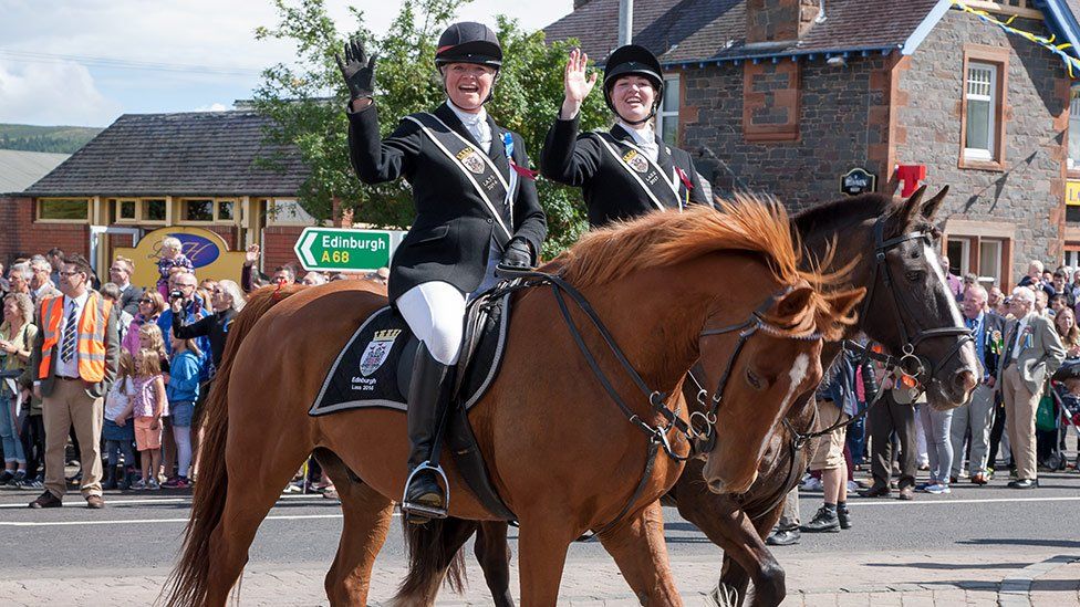 In pictures: Lauder Common Riding - BBC News