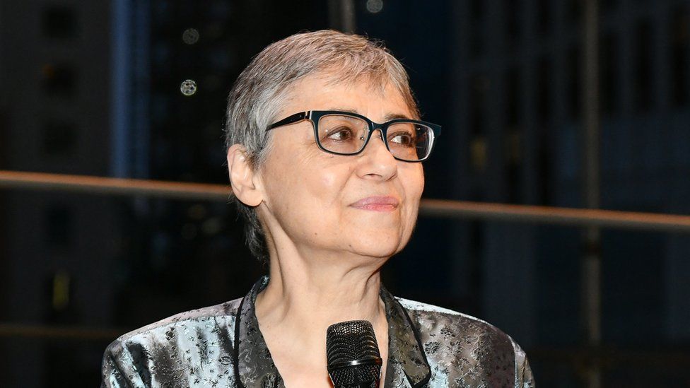 National Book Awards: Isabel Allende warns of 'dark time' - BBC News