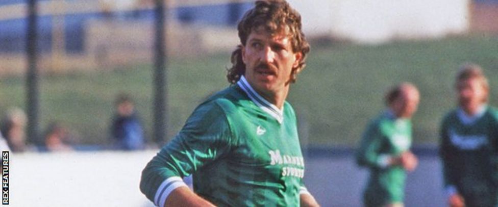 Gerry Gow: Former Bristol City midfielder dies aged 64 - BBC Sport