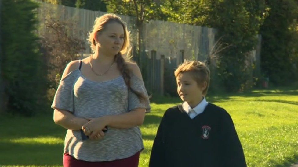 Reading widowed mother school truancy case dropped - BBC News