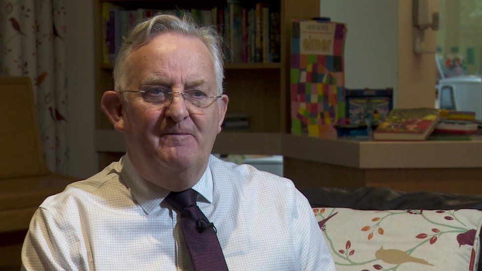 Francis House: Veteran children's hospice boss to step down - BBC News