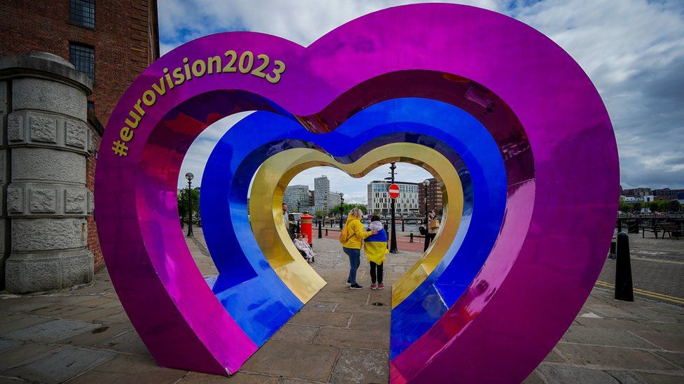 Eurovision fans and pubs in the West prepare to party - BBC News