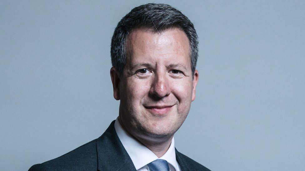 Nottingham MP Chris Leslie loses no confidence vote - BBC News