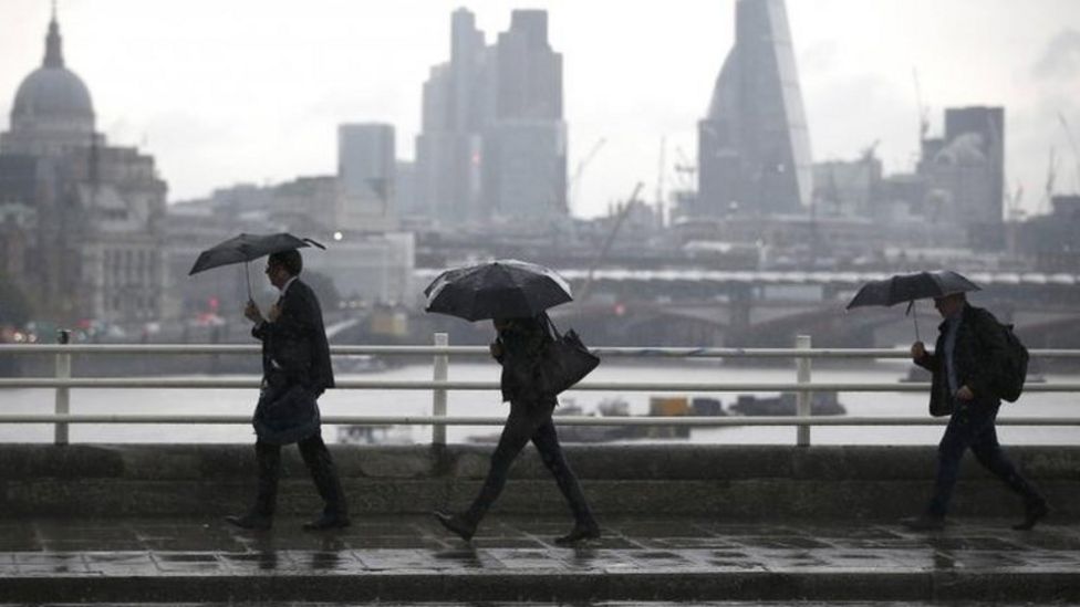 Housing crisis 'creates in-work poverty' - BBC News