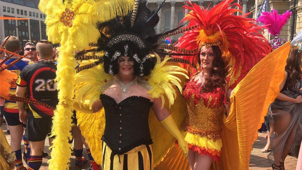 Thousands at Birmingham's 20th Pride festival - BBC News
