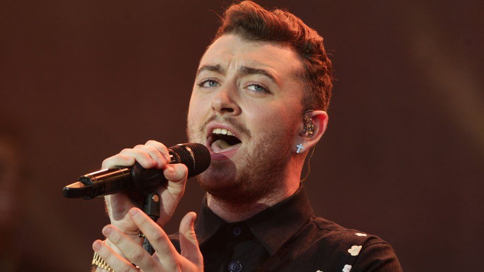 Sam Smith's James Bond theme makes UK chart history - BBC News