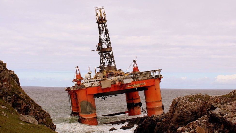 Lewis fishermen to seek compensation over grounded rig - BBC News