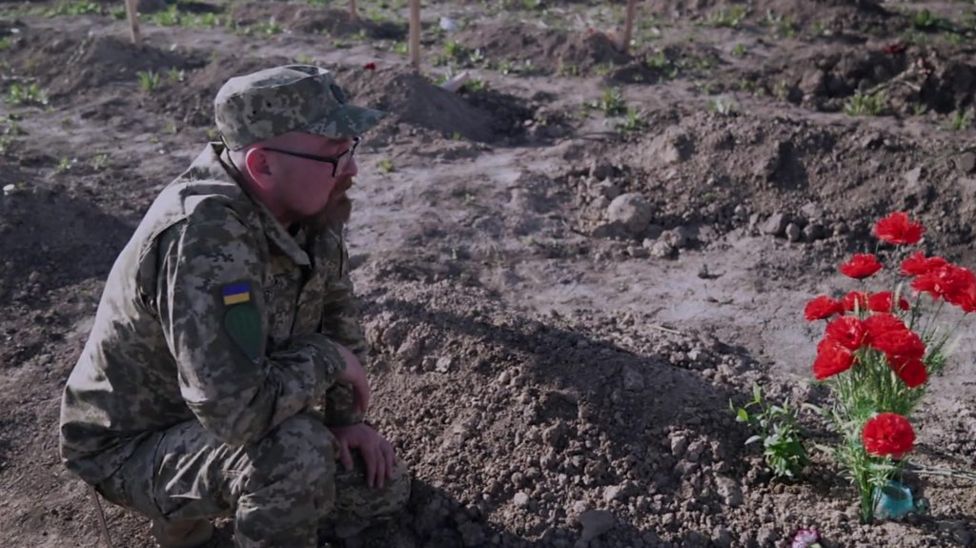 Ukraine: The police officer who lost his family in one Russian strike ...