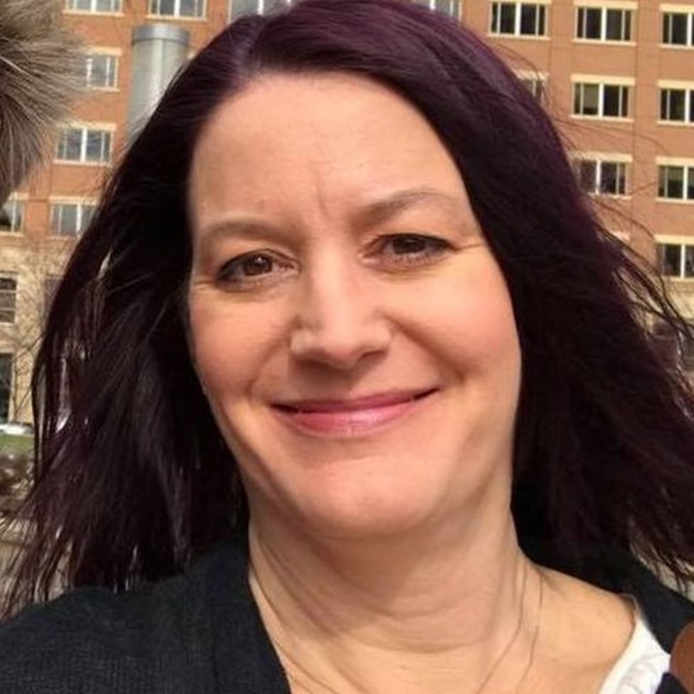 Miss, Ms or Mrs: Which honorific do you go by? - BBC News