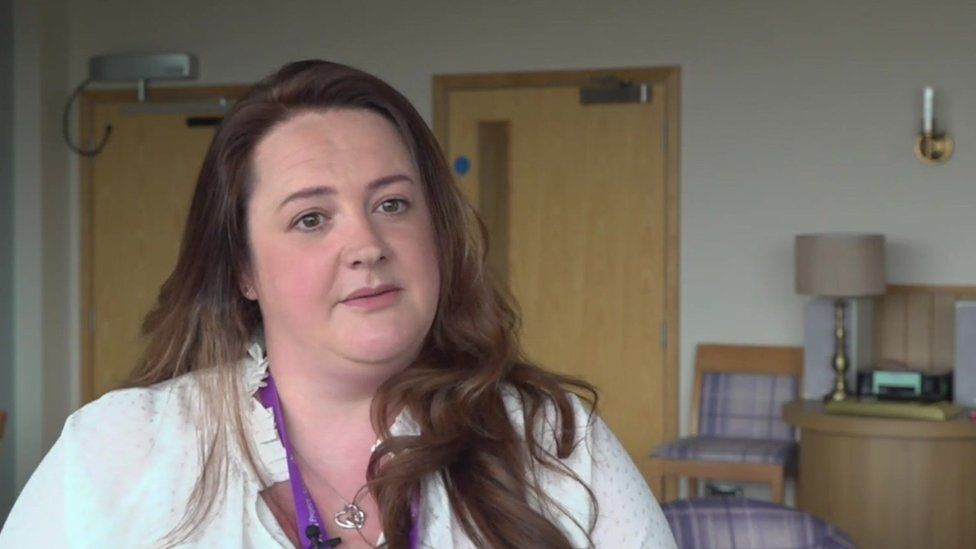 Rhaglen interniaeth i bobl ag anableddau dysgu dros 25 - BBC Cymru Fyw