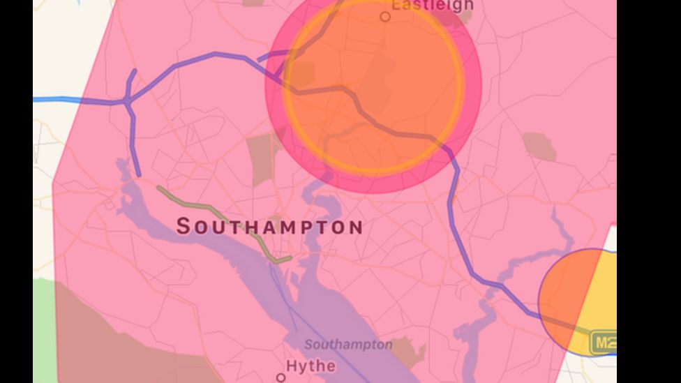 App helps drone pilots avoid no-fly zones - BBC News