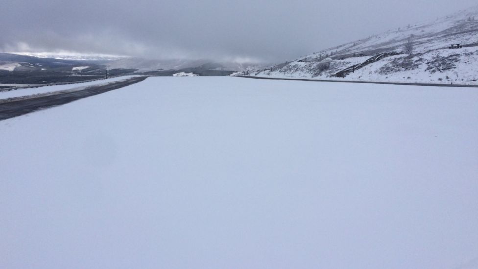 April snow showers across UK - BBC News