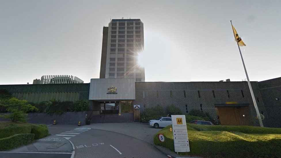 Property deal keeps AA headquarters in Basingstoke - BBC News