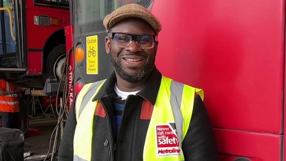 London bus strikes: Disruption as drivers take industrial action - BBC News