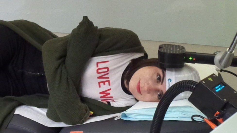 Happiness bottled: Meet indie-pop supergroup Fizz - BBC News