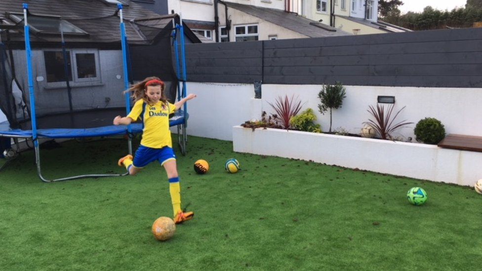 Football rule change bars Cardiff girl, 11, from team - BBC News