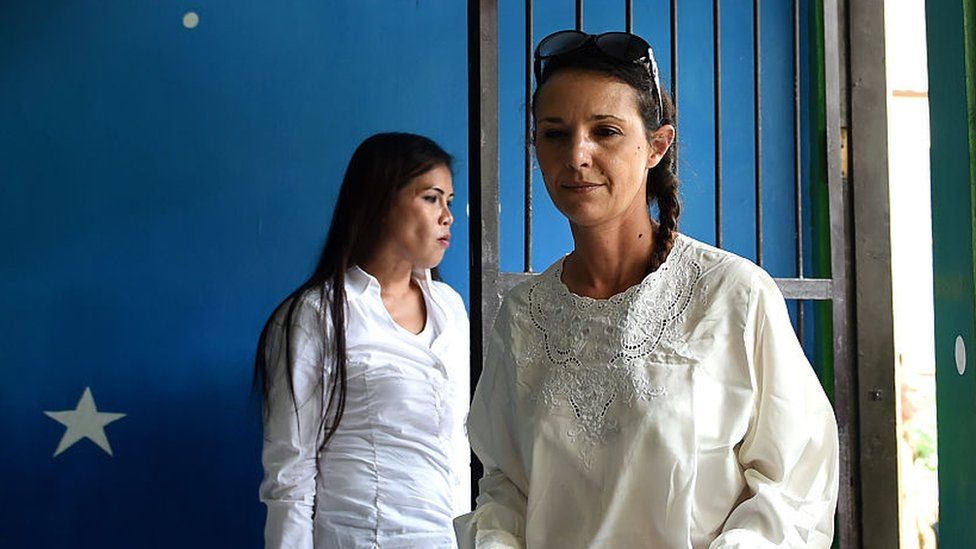 Bali policeman's widow rejects 'donation' from accused killer - BBC News