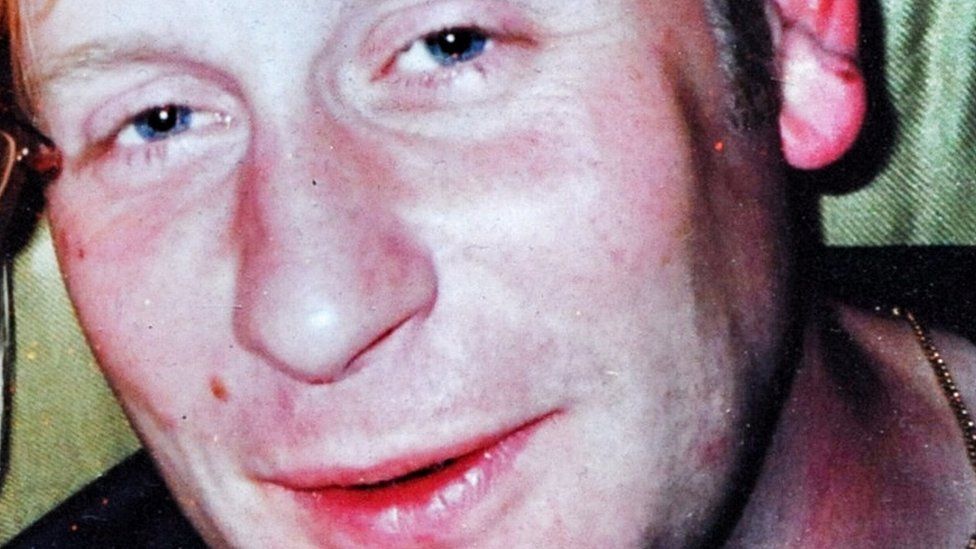 Navy engineer Neal Edmonds asphyxiated on HMS Bulwark - BBC News