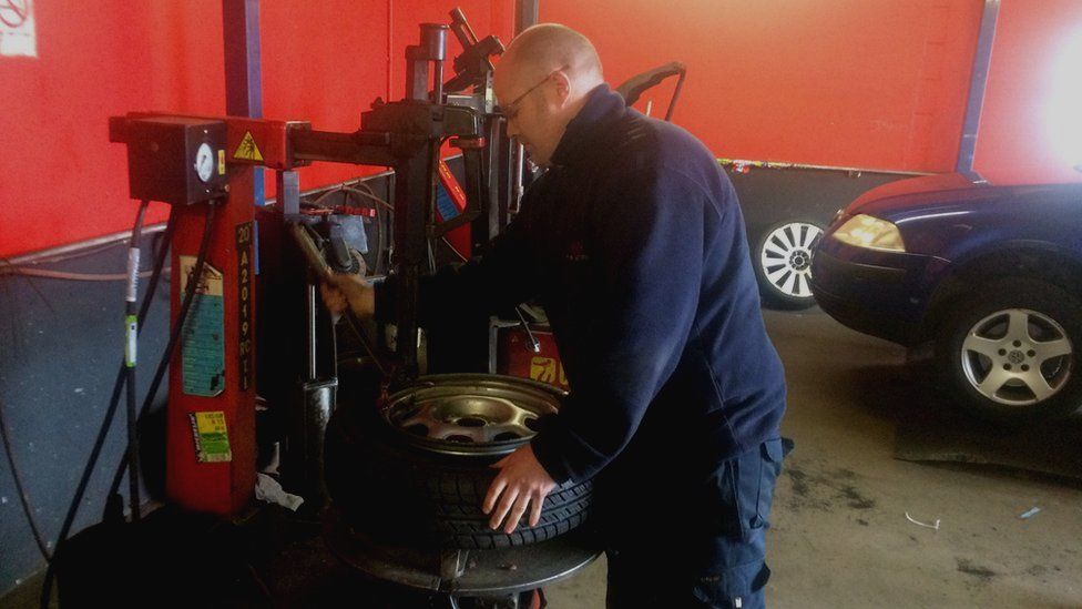 The EU border debate shadowed by history - BBC News