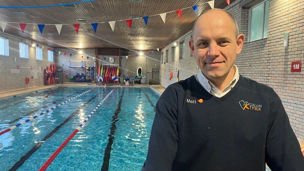 Pryder bydd costau ynni yn cau 150 o byllau nofio - BBC Cymru Fyw