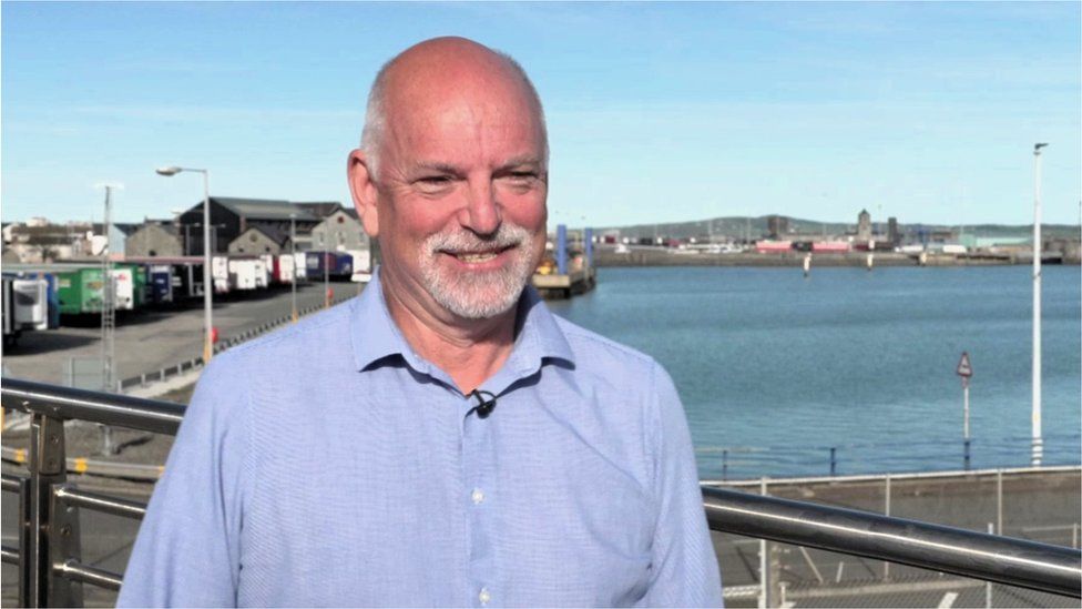 1,000 o swyddi'n dod i Gaerdydd wrth i gwmni ehangu - BBC Cymru Fyw