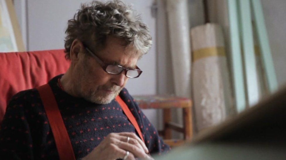 Artist Osi Rhys Osmond's last work for Maggie's cancer centre - BBC News