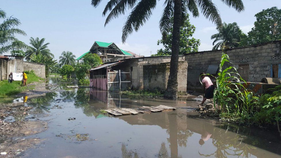 DR Congo floods kill '20 people in Kinshasa' - BBC News