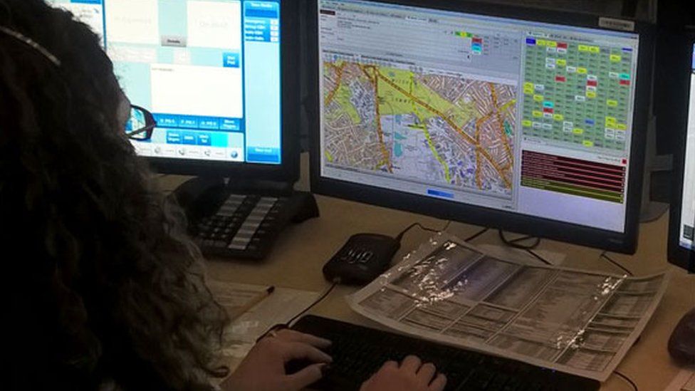 'Catastrophic' dispatch system 'causes fire engine delays' - BBC News