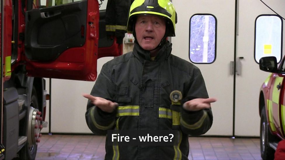 Force launches sign language crime reporting service - BBC News