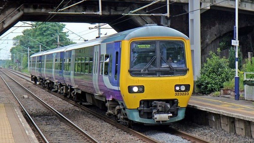 Northern rail conductors to be balloted in guard row - BBC News