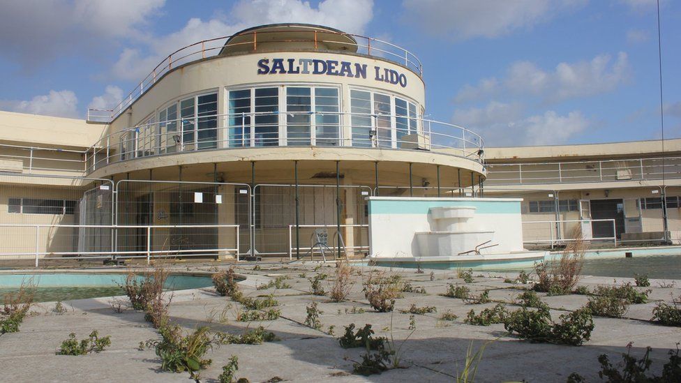 Saltdean Lido: Swimming pool reopens after seven-year revamp - BBC News