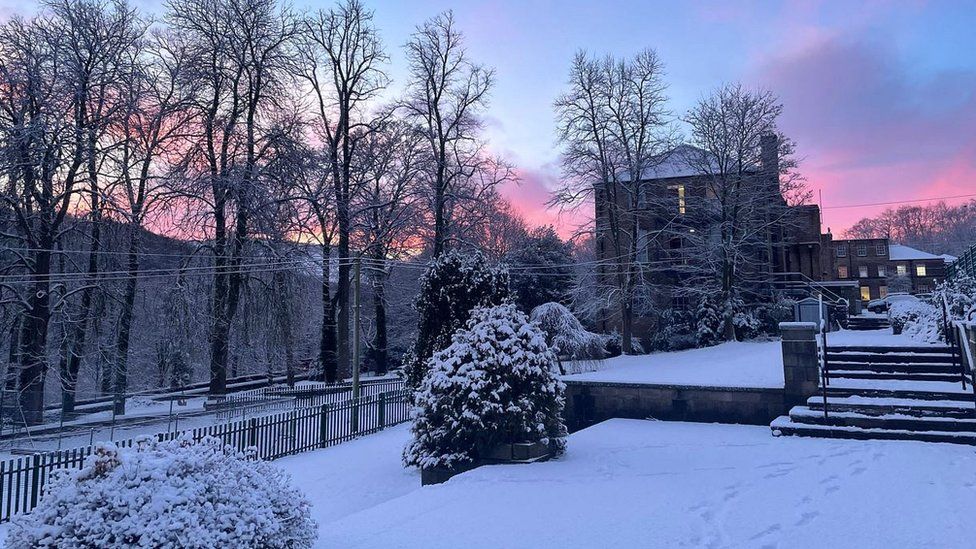Yorkshire snow: Weather warning as first winter fall coats counties ...