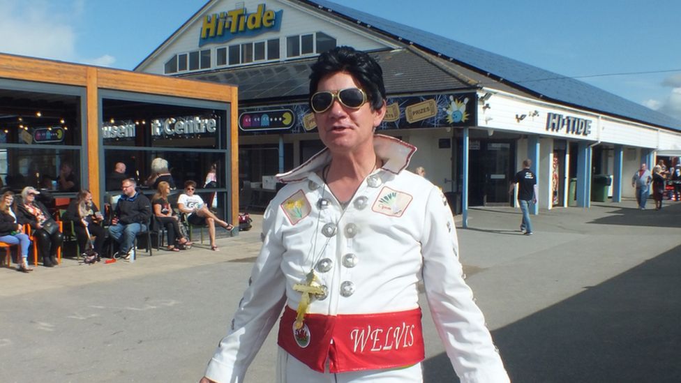 Largest Elvis Presley festival in Europe hits Porthcawl - BBC News