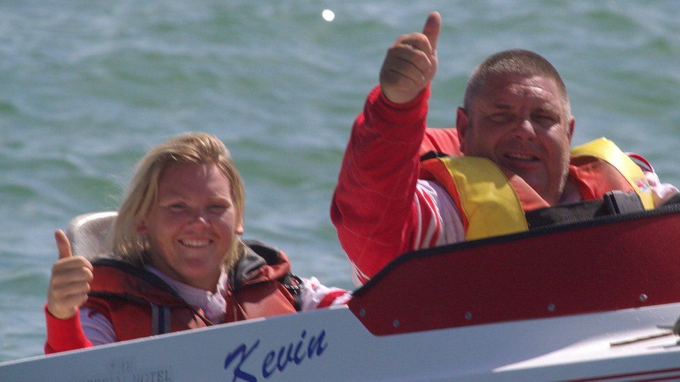 Kent powerboat racer killed in West Bay crash - BBC News