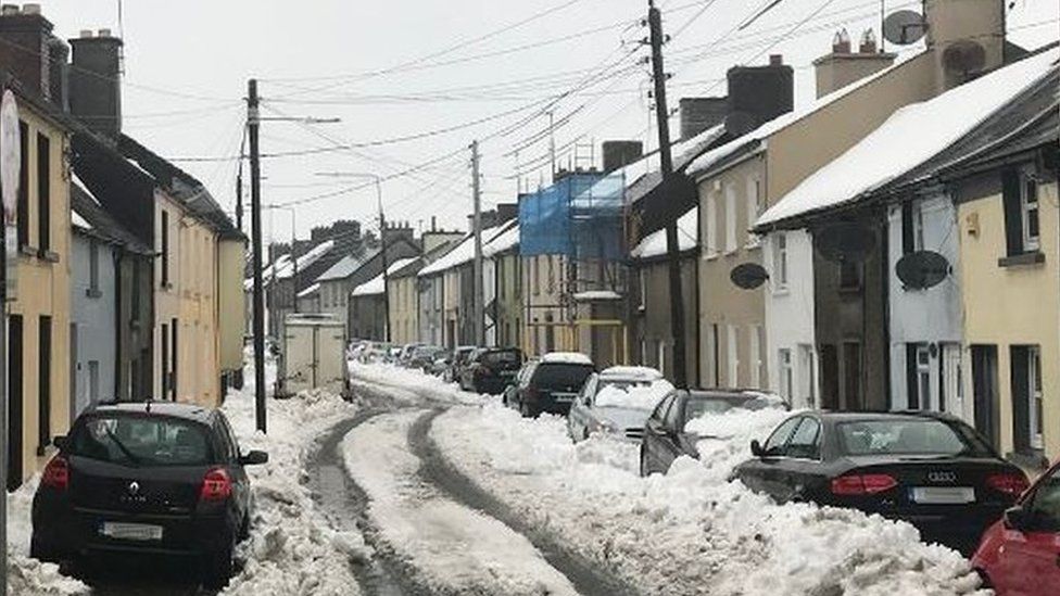 Weather warning for Northern Ireland is extended to Monday - BBC News