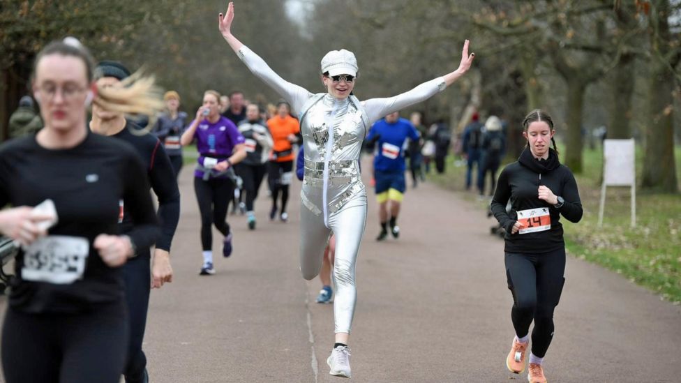 'Disco ball' runner completes year-long challenge in Solihull - BBC News